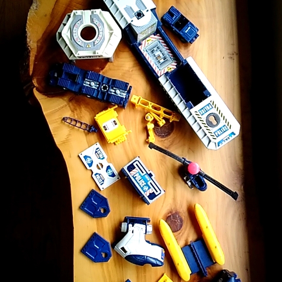 MATCHBOX | Toys | Mega Rig Playset Matchbox Police Command Center 9 ...